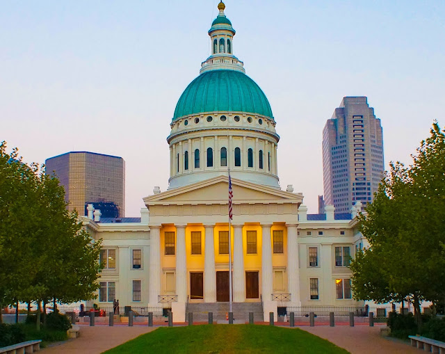 Explore St Louis-The Old Courthouse