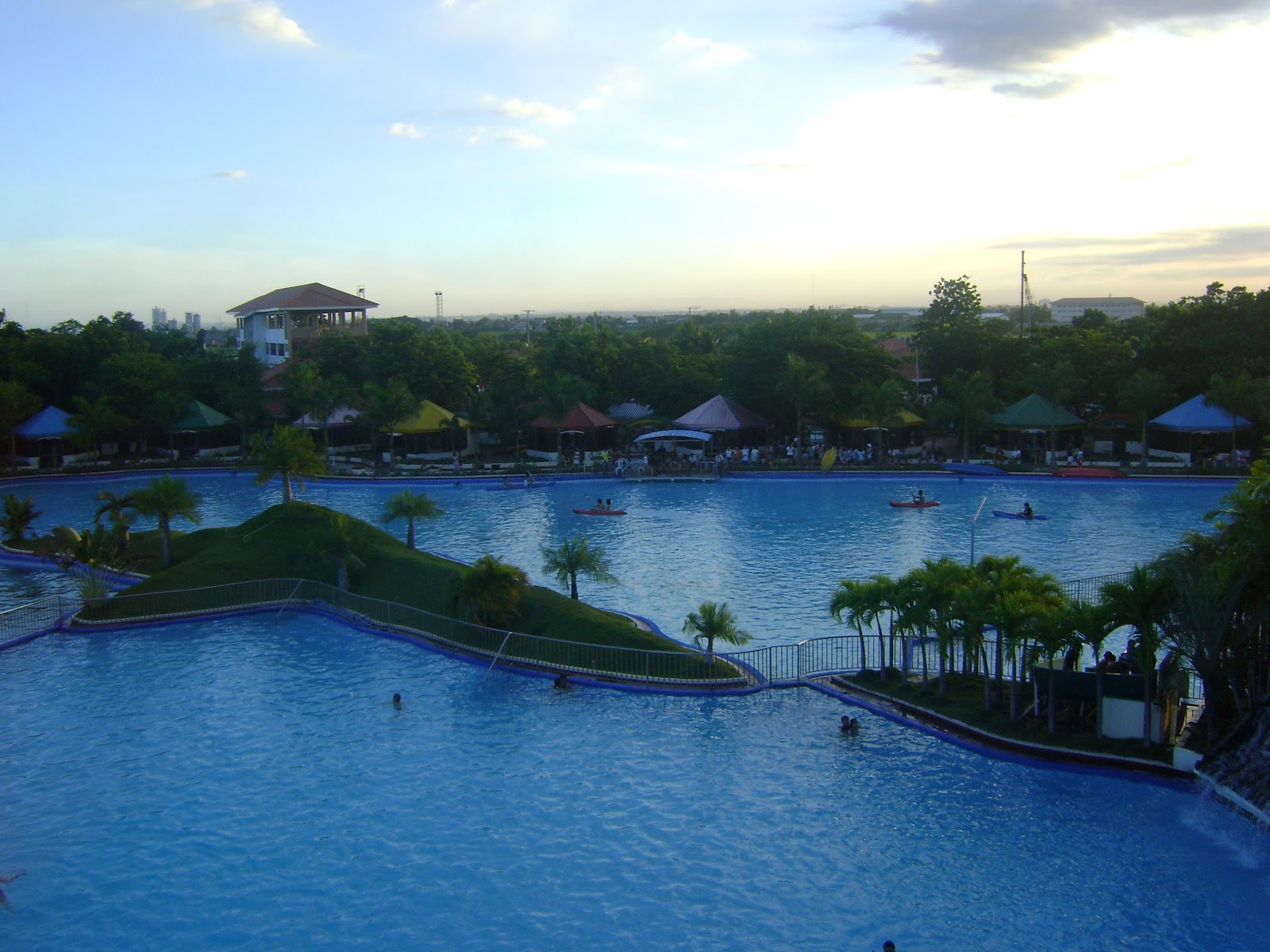 Our WANDERful JouRnEy!: Club Manila East getaway