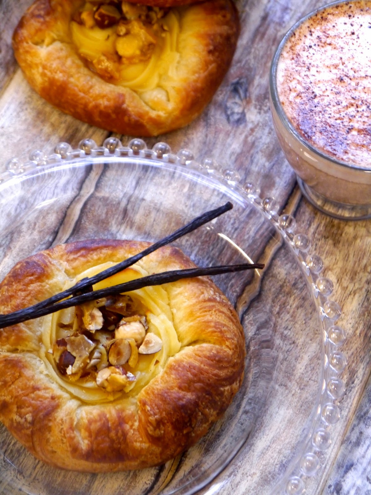 Petit Four - cake boutique: Vanilla crown danish