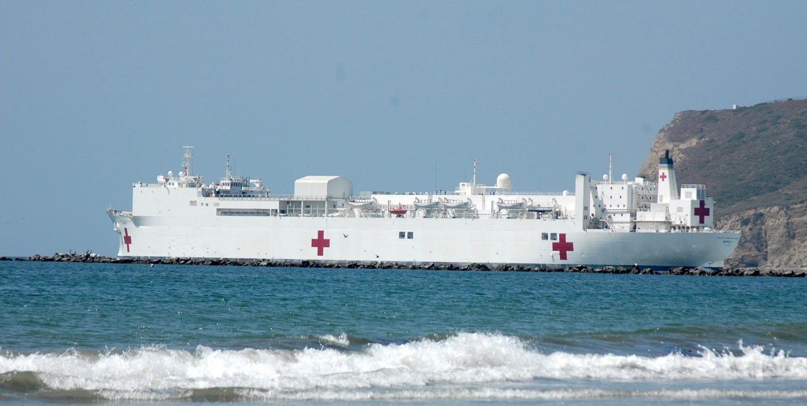 USNS Mercy in Subic Bay on Aug. 5 for Pacific Partnership 2015 ...