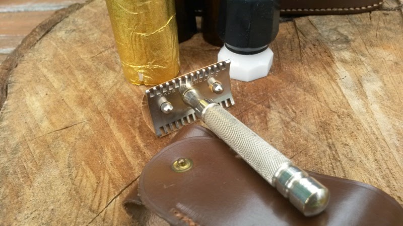STEFANO'S VINTAGE & RETRO: Vintage shaving kit 2
