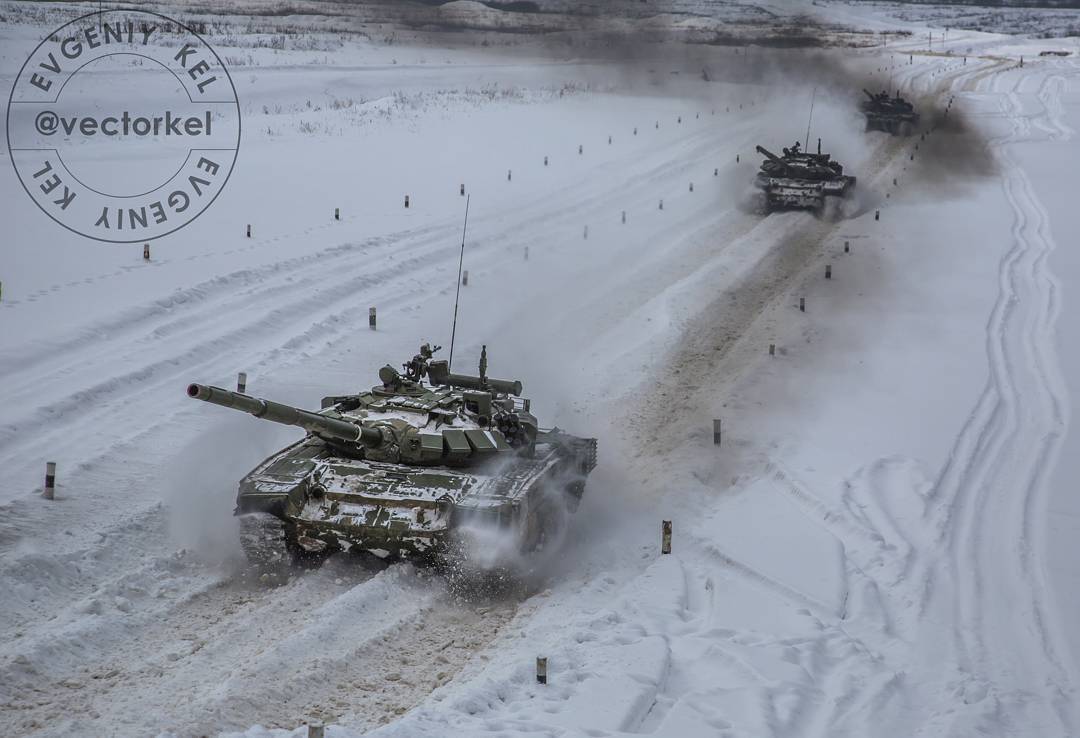 Historia y tecnología militar: T-72B3 obr 2016 realizando maniobras en ...