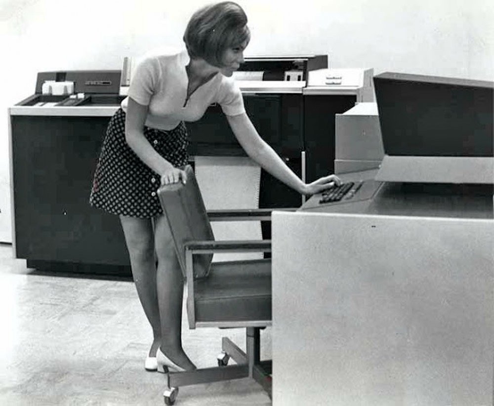 37 Vintage Portrait Photos of Sexy Secretaries in the 1960s ~ Vintage ...