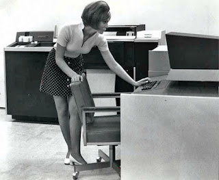 37 Vintage Portrait Photos of Sexy Secretaries in the 1960s ~ vintage ...