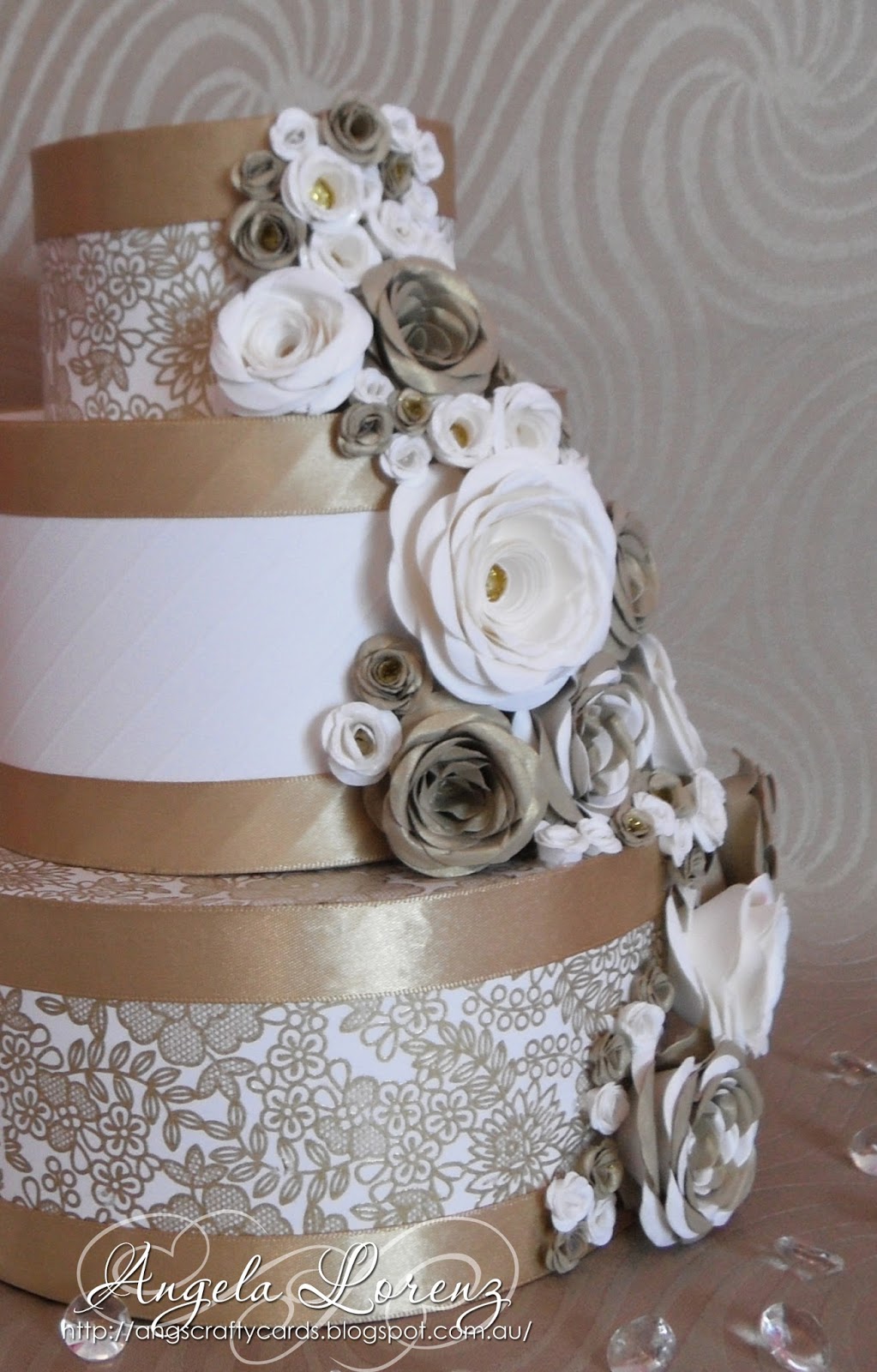 Angela Lorenz: Paper Cake