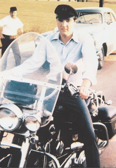 24 Vintage Photos That Prove Elvis Presley Was Also a Motorcycle ...