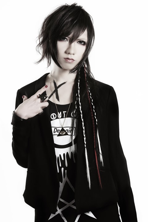 アペニン山脈の山と雪 // New Look : NAINE (2014.01.08)