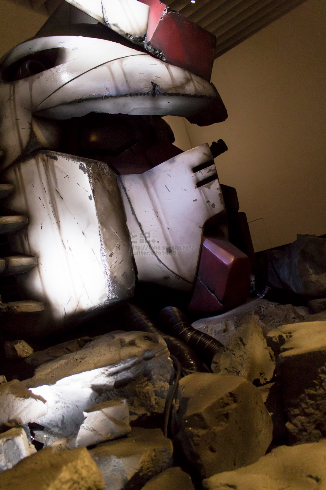 Gundam Family: 1/1 Scale RX-78-2 Gundam Final Battle Damage Head On ...