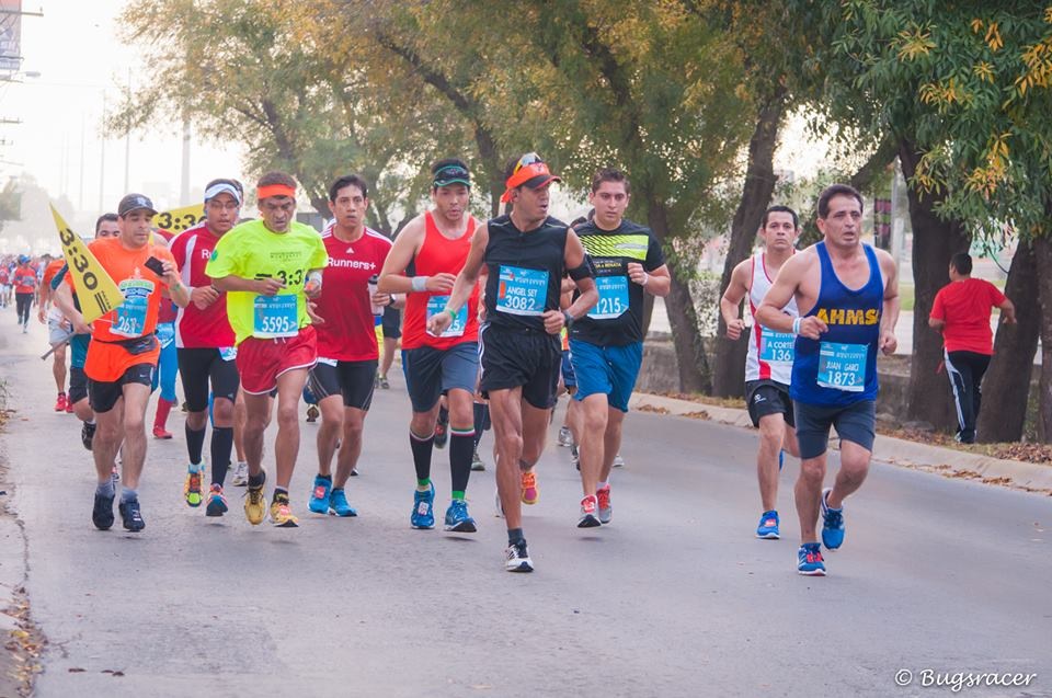 ¿Correr solo o en grupo? | Blog con consejos sobre salud
