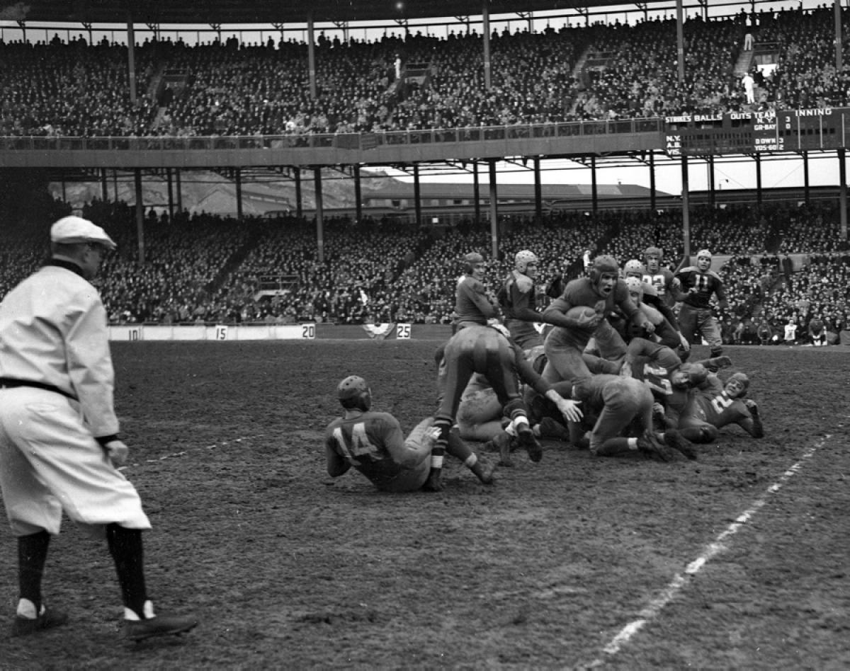 The Wearing Of the Green (and Gold): 1937 Game Action