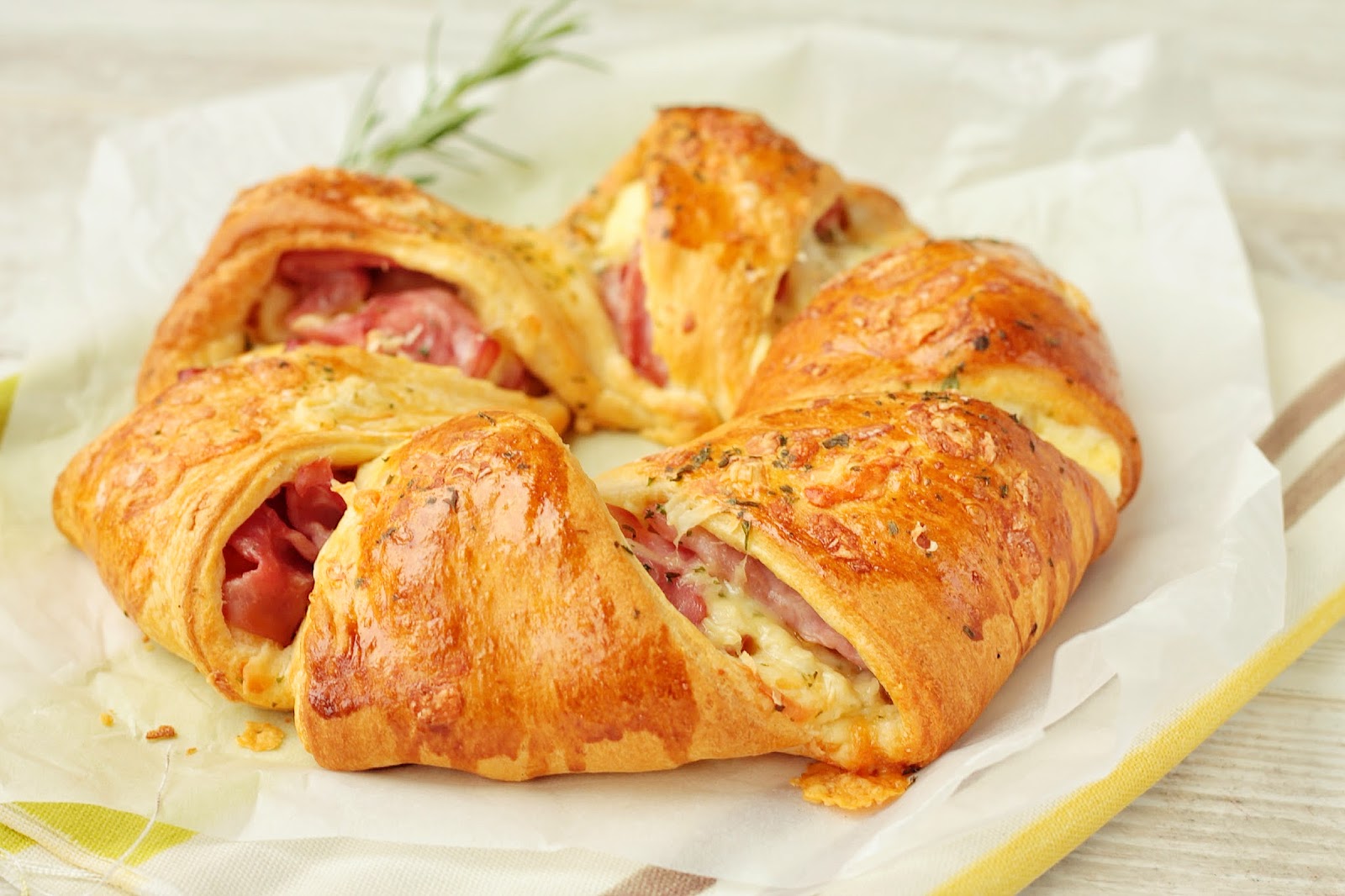 Good Food, Shared: Cheese and Ham Pastry Ring