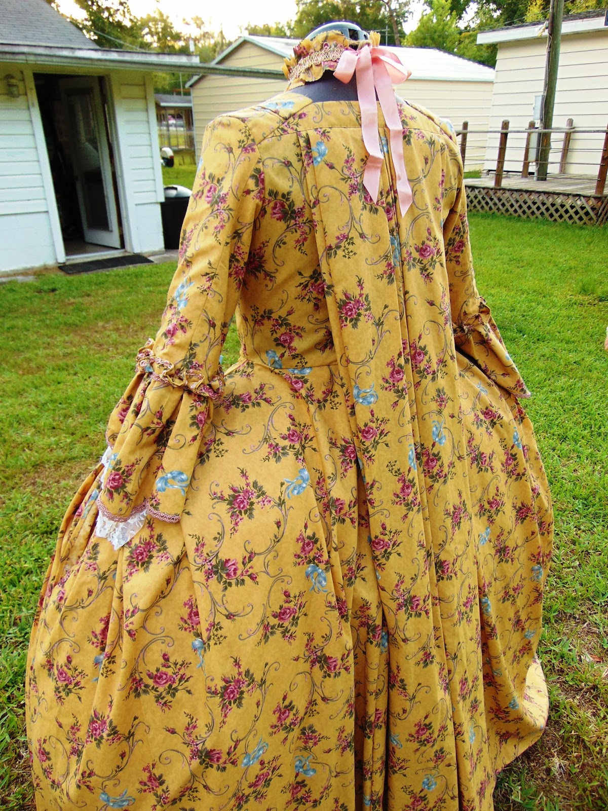 The Antique Sewist: Simplicity 3637 - Robe a la Francaise COMPLETE