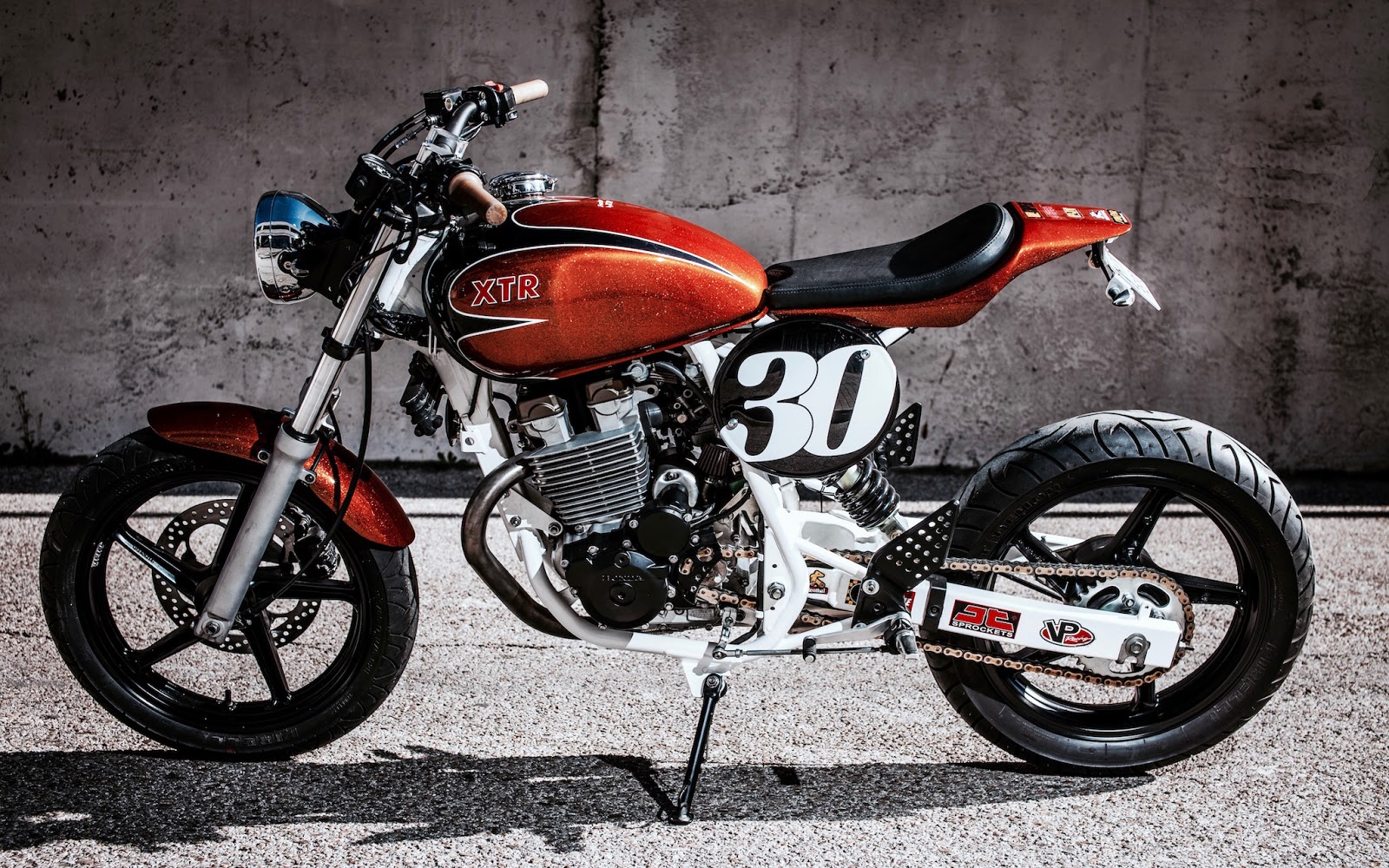 XTR Tracker Mk2 - Inazuma café racer