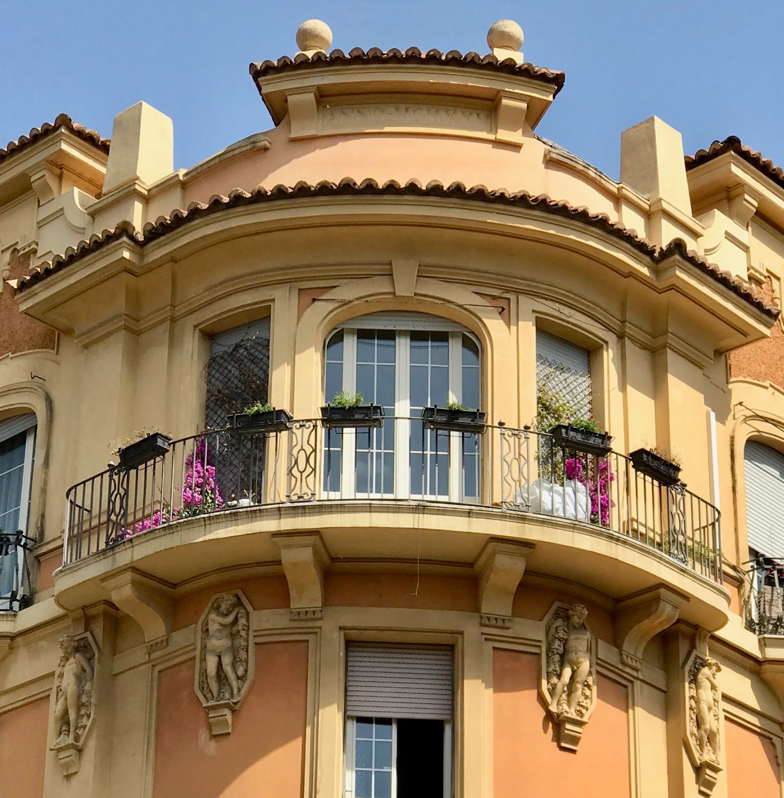 DriveByCuriosity: Architecture: The Beauty Of Rome`s Balconies