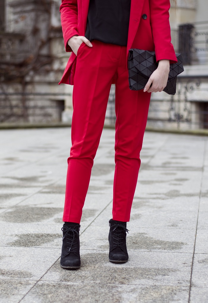 Red suit - Try to save it!