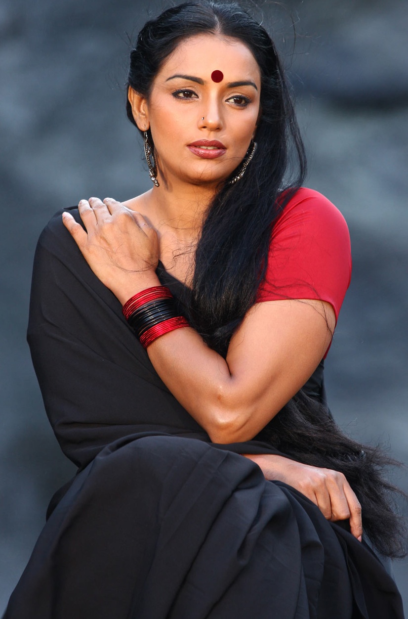 SWETHA MENON IN HOT BLACK SAREE - hindi songs