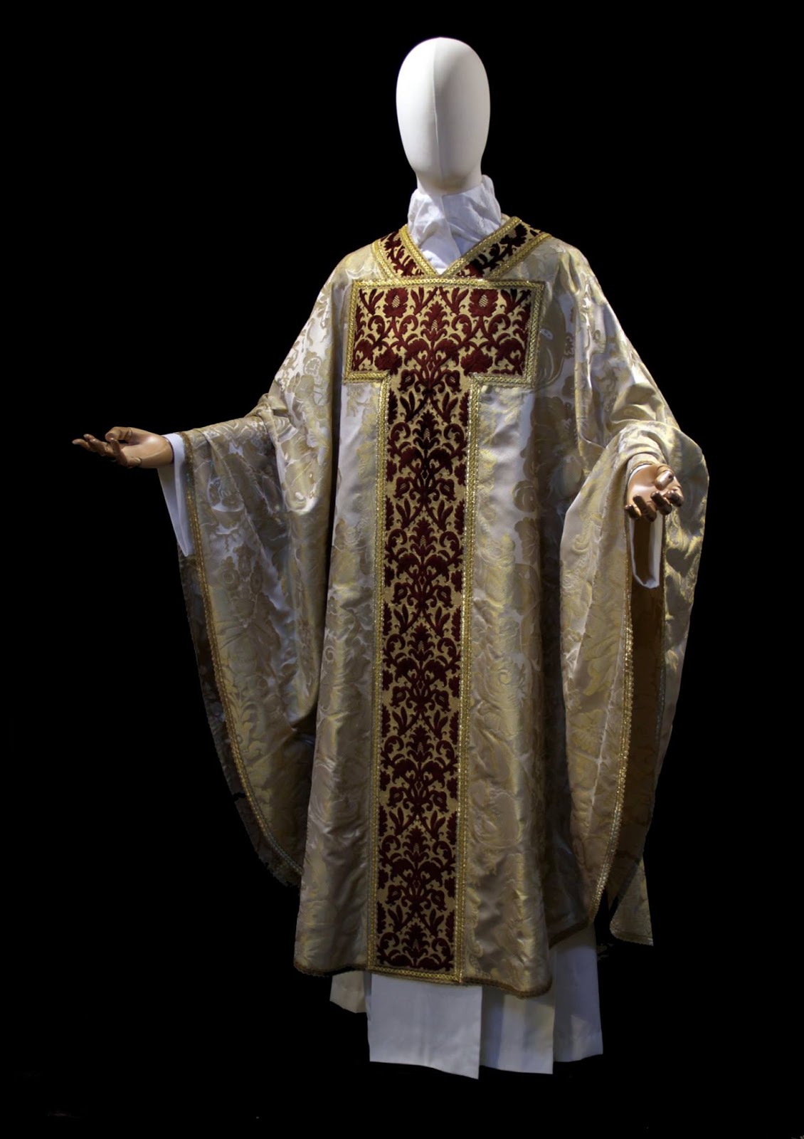 Medieval and Baroque Inspired Vestments from Atelier LAVS ~ Liturgical ...