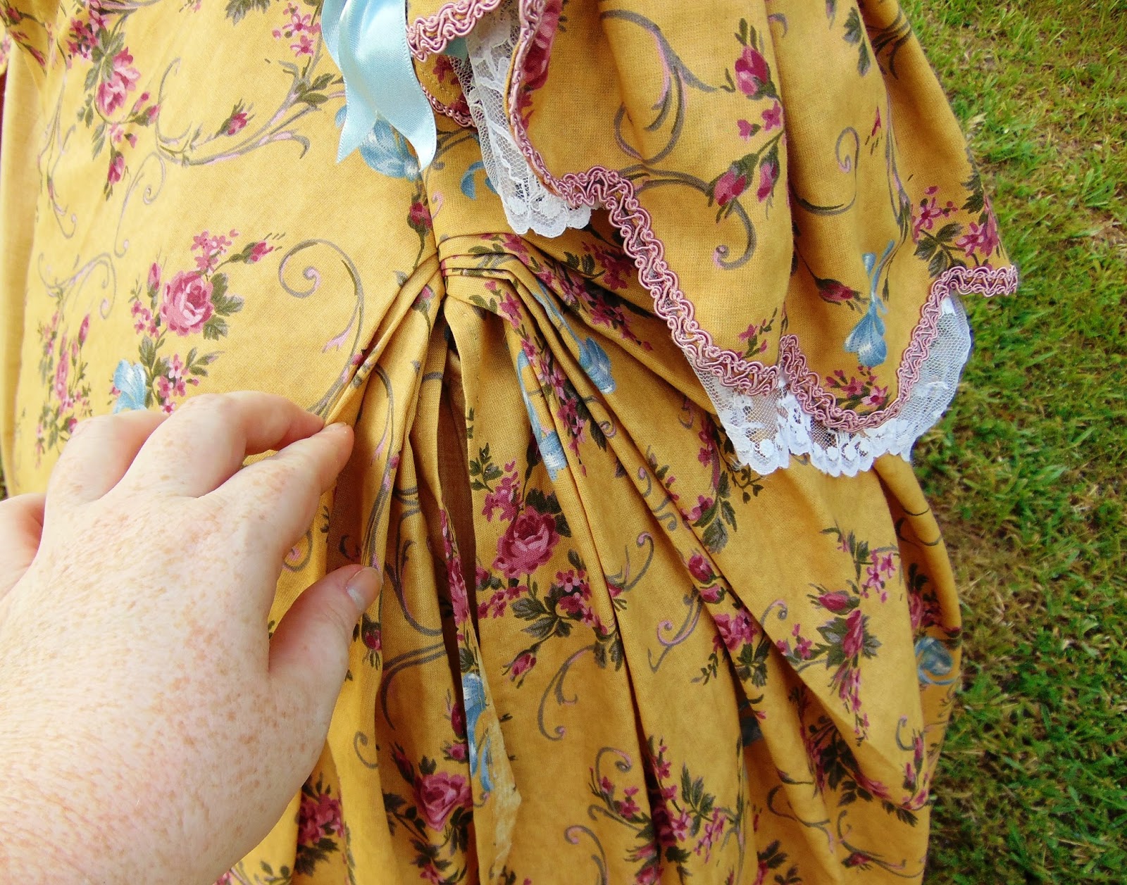 The Antique Sewist: Simplicity 3637 - Robe a la Francaise COMPLETE