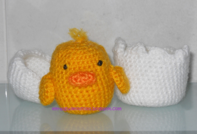 El Trasgu de los Hilos: Pollito con Cascarón