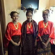 Lensa Flo: Ende dan Pakaian Tradisinya