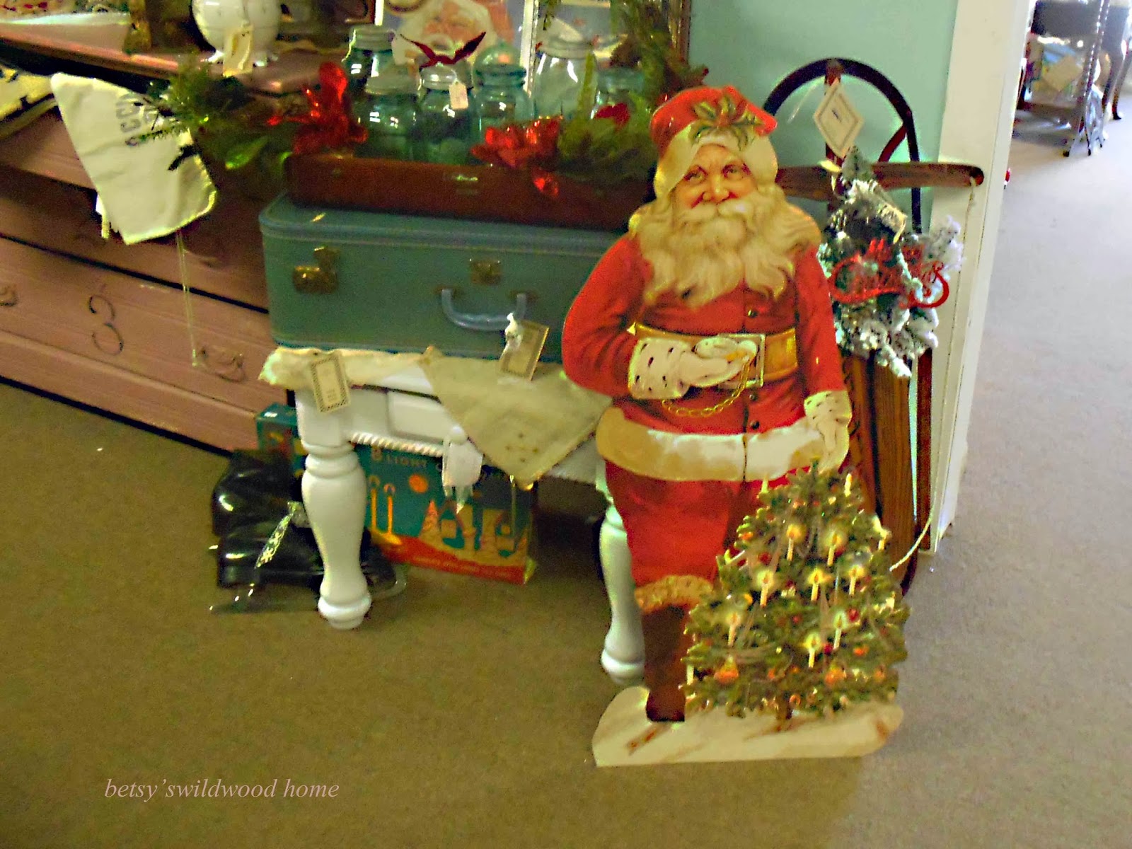 Wildwood Christmas: vintage shop - Christmas sale