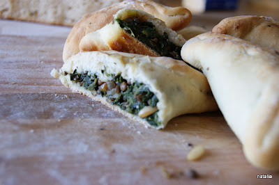 gatti fili e farina: Bread Baking Buddies :_Assyrian Spinach Pies