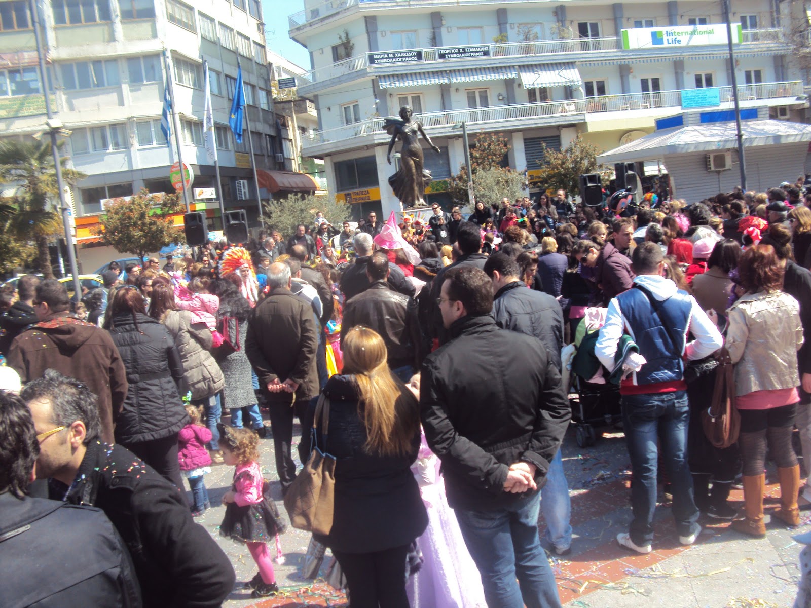 ΛΕΥΤΕΡΙΑ: ΜΕΓΑΛΟ ΠΑΙΔΙΚΟ ΑΠΟΚΡΙΑΤΙΚΟ ΠΑΡΤΥ ΑΥΤΗ ΤΗΝ ΩΡΑ ΣΤΗΝ ΠΛΑΤΕΙΑ ...