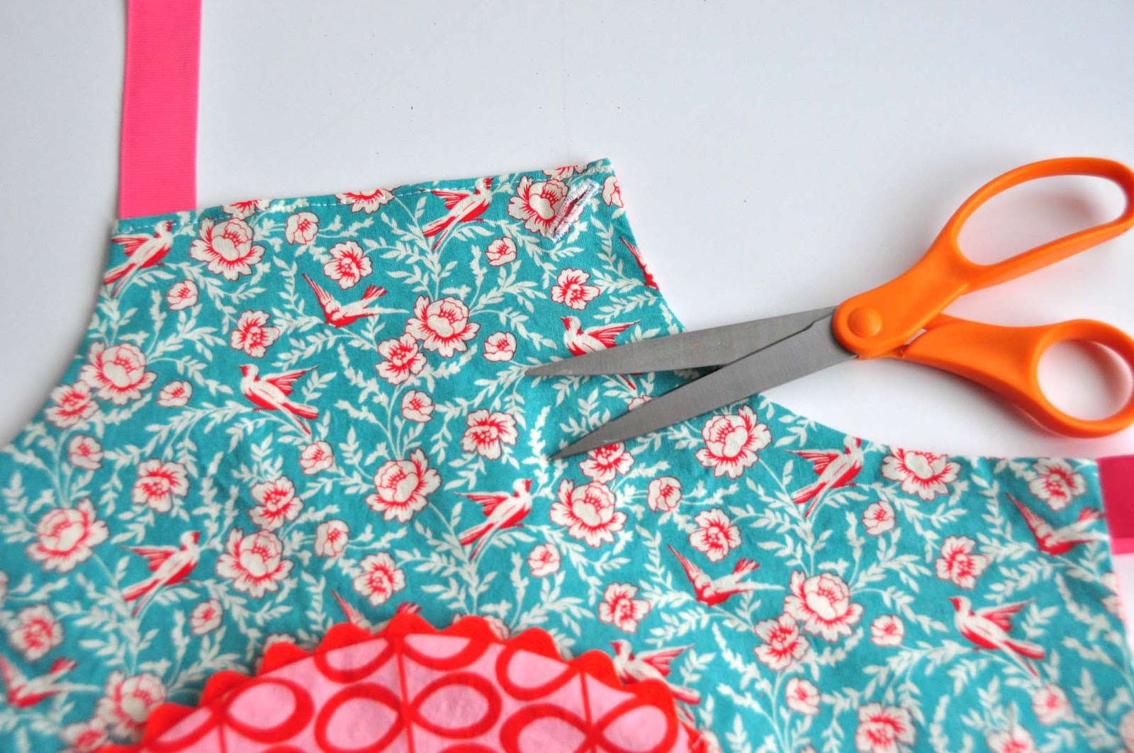 Aesthetic Nest: Sewing: Child's Reversible Fat Quarter Apron (Tutorial ...