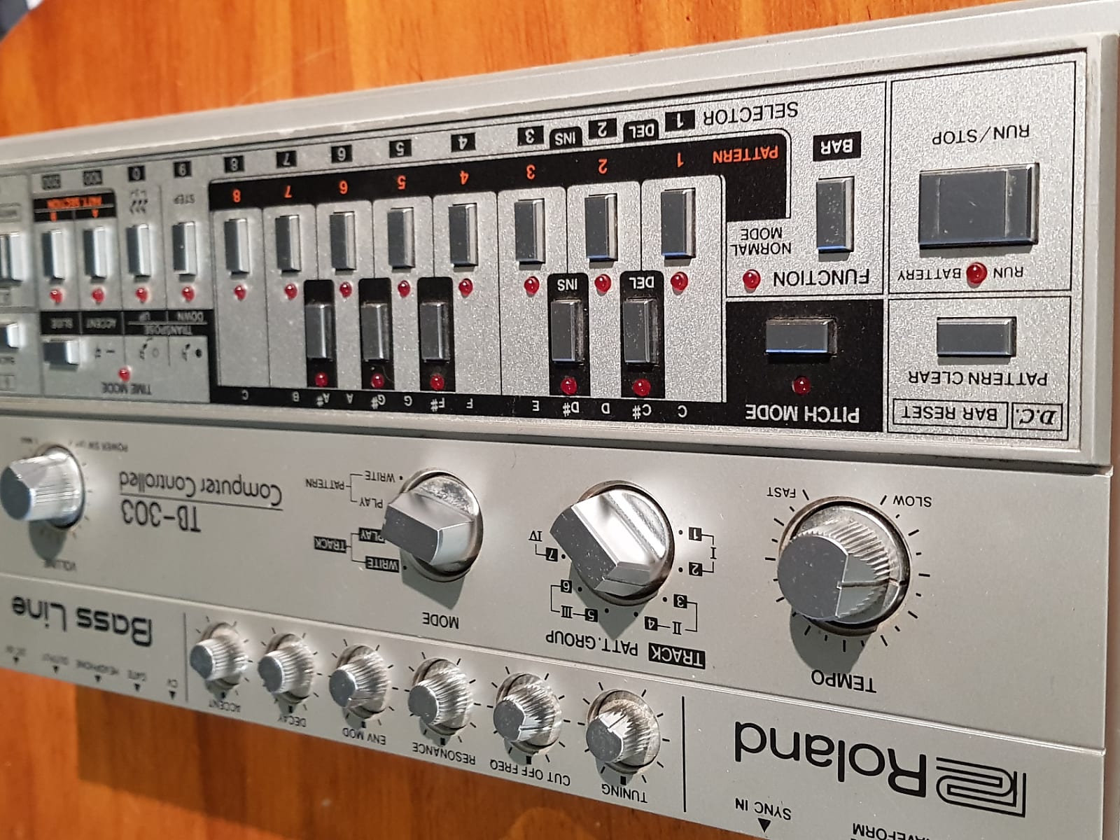 MATRIXSYNTH: Roland TB-303 Bass Line Synthesizer