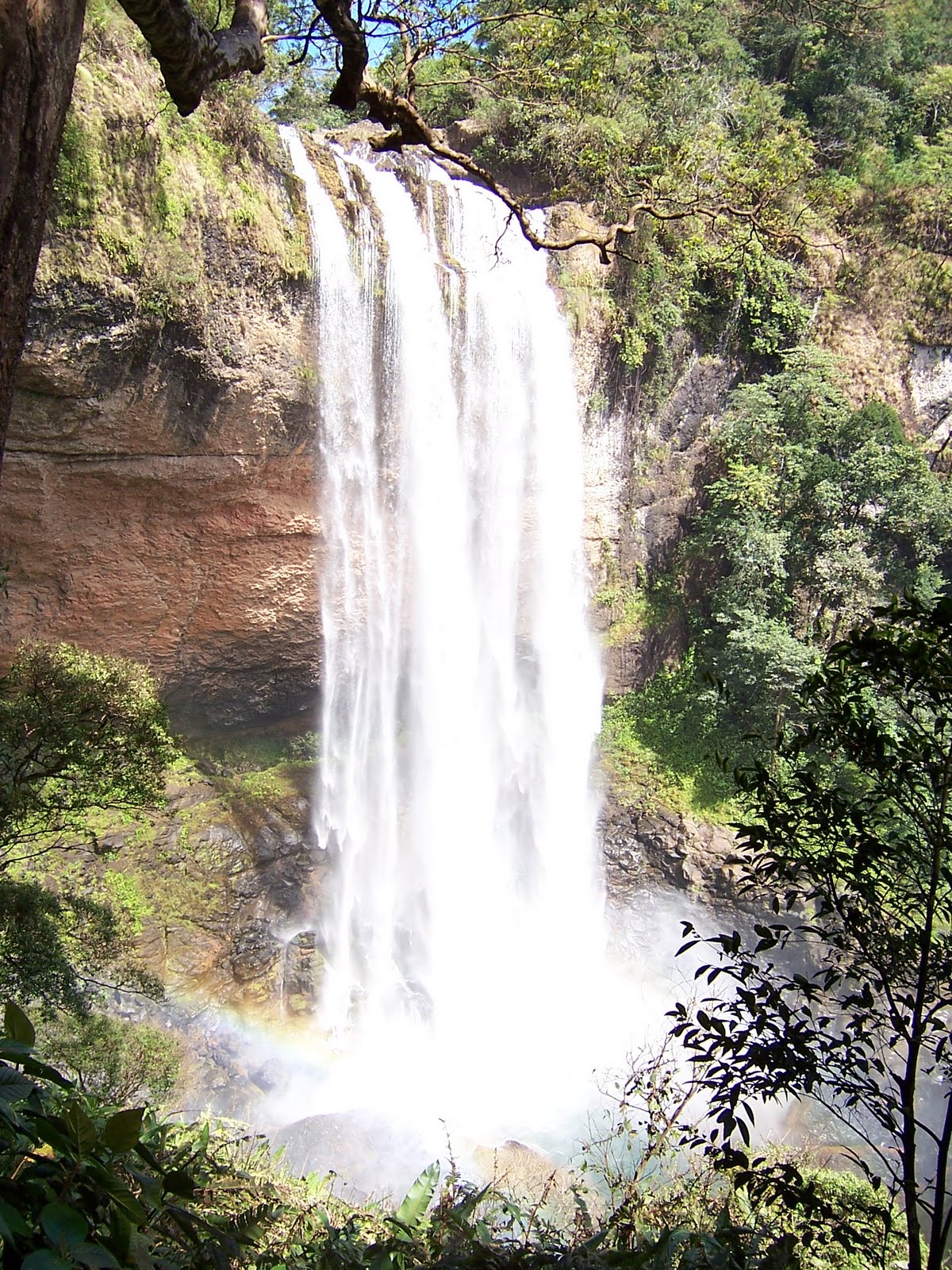 biopam: CAIDA DE AGUA EN EL RÍO KIKI, COMARCA NGABE BUGLÉ