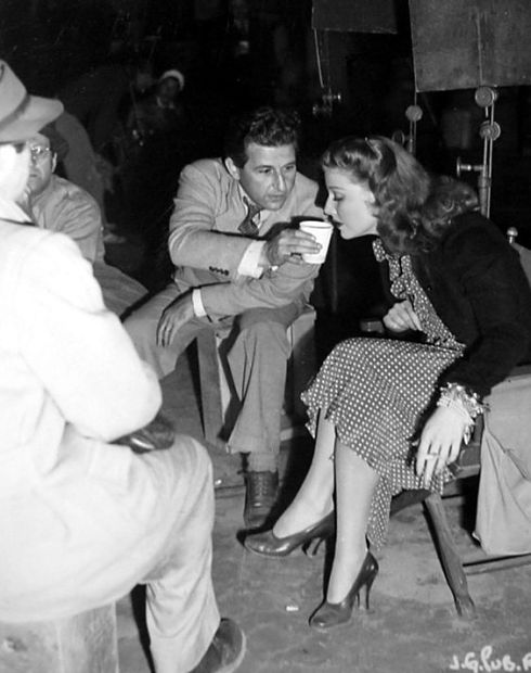 Smoke and Dresses - Beautiful Women Smoking in Dresses and Skirts: Ann ...