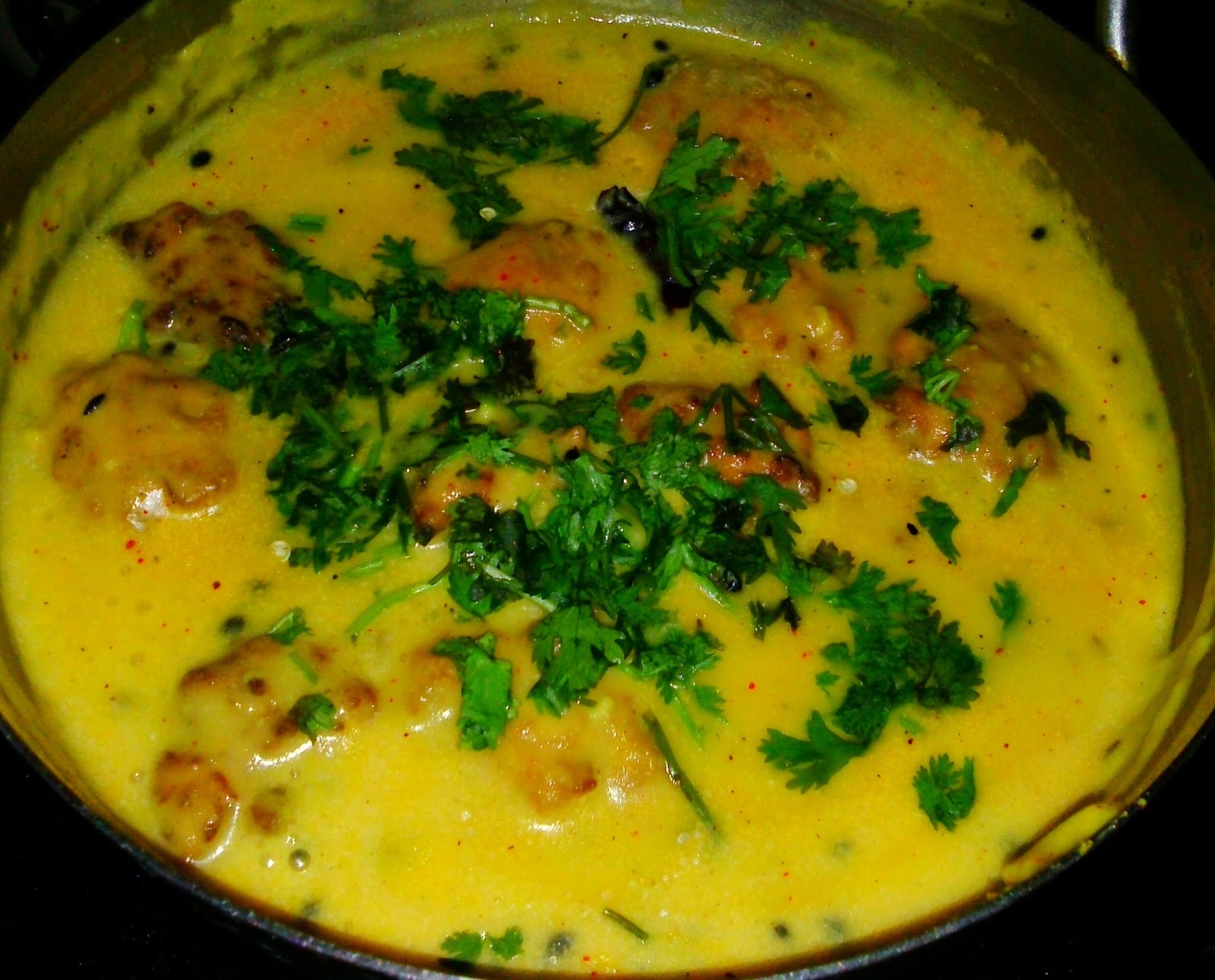 kadhi pakoda recipe in hindi-कढ़ी पकोड़ा-madhuri ki rasoi ~ माधुरी की रसोई