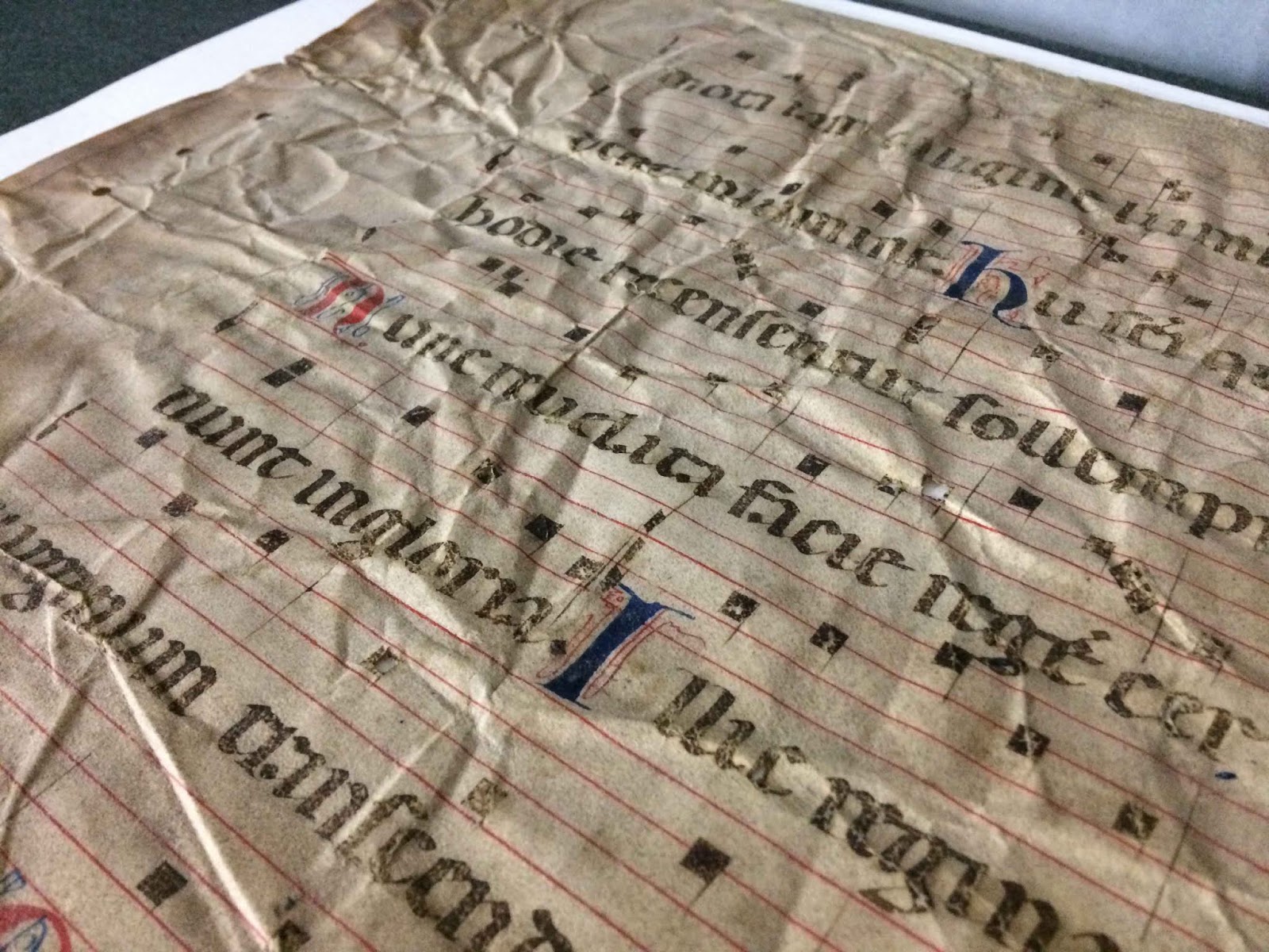 PZ CONSERVATION: Using Expandable Polyester Hinges to Mount a Double ...