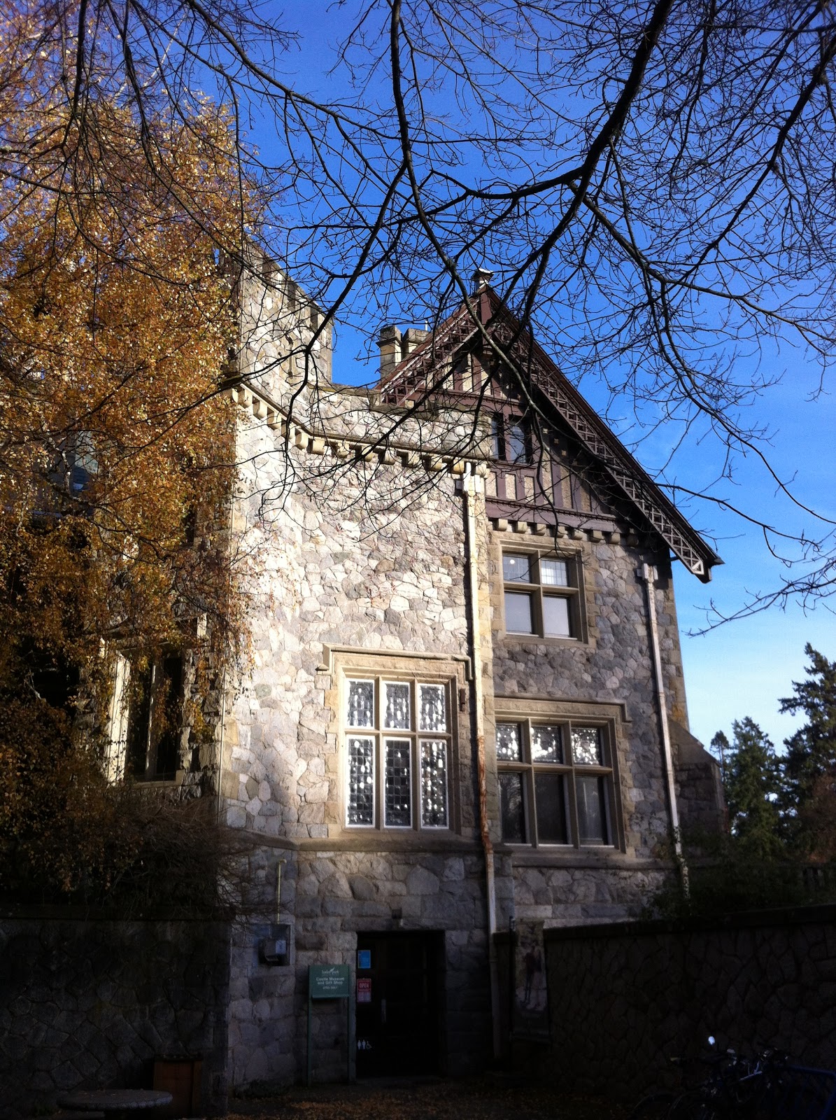 Eva moves to Canada: Hatley Castle in winter times