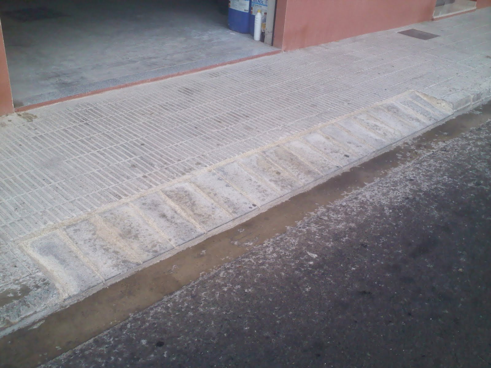 CONSTRUCCIONES Y REFORMAS: Rampa acceso vehículos a garaje.