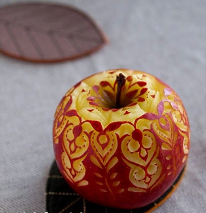Amazing apple carving ~ Creative Art and Craft Ideas