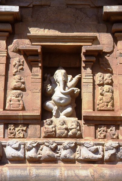 Tamilnadu Tourism: Brihadeeswarar Temple – Sculptures
