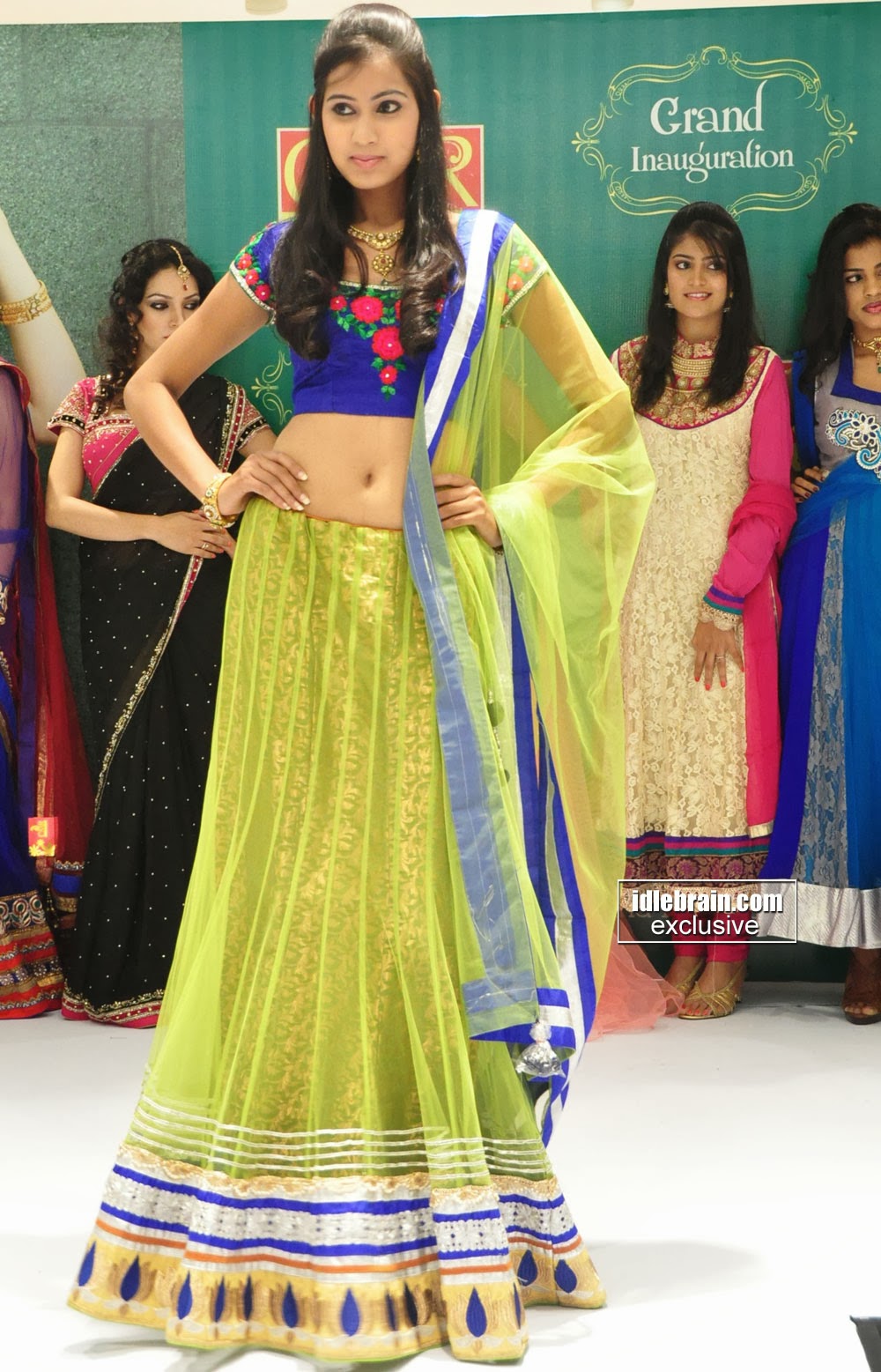 Dressing Below Navel Saree: Models Navel Showcases