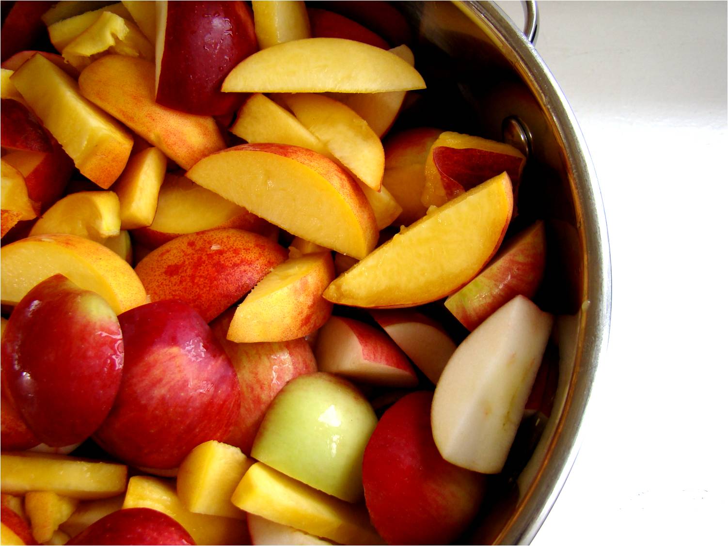 Applesauce fruit blends