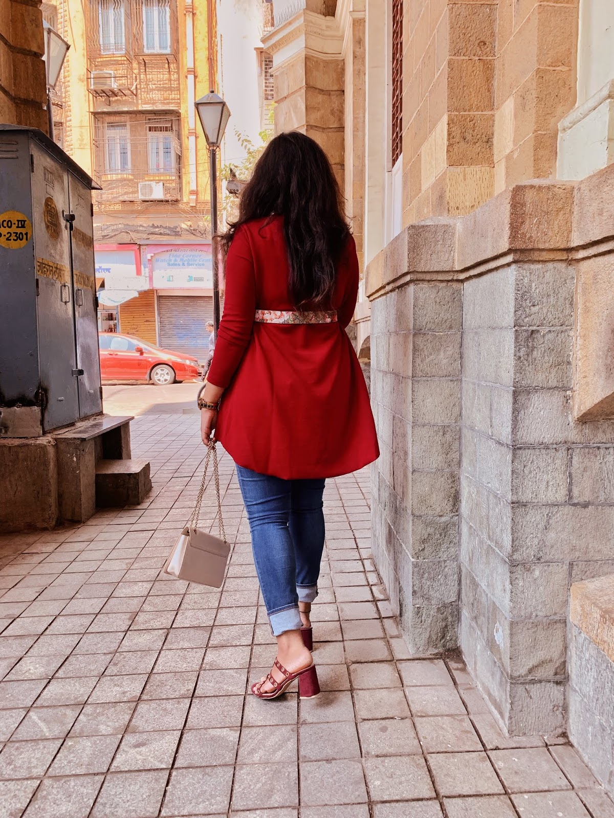 HOW TO LOOK DRESSY IN BASIC CLOTHES