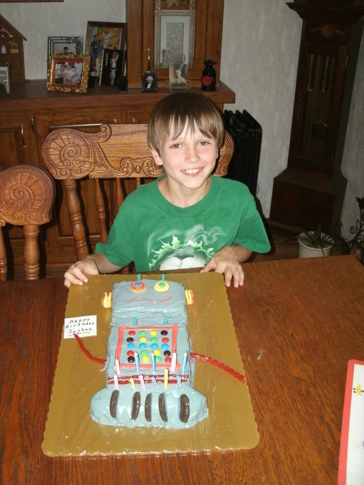 Life With 4 Boys: How to Make a Robot Cake