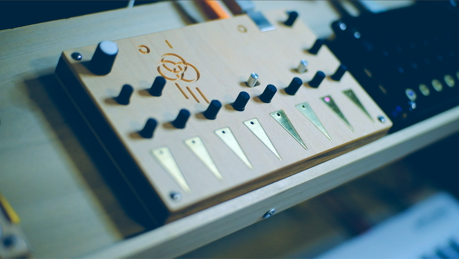 MATRIXSYNTH: New Cirrus: FM Touch Synth