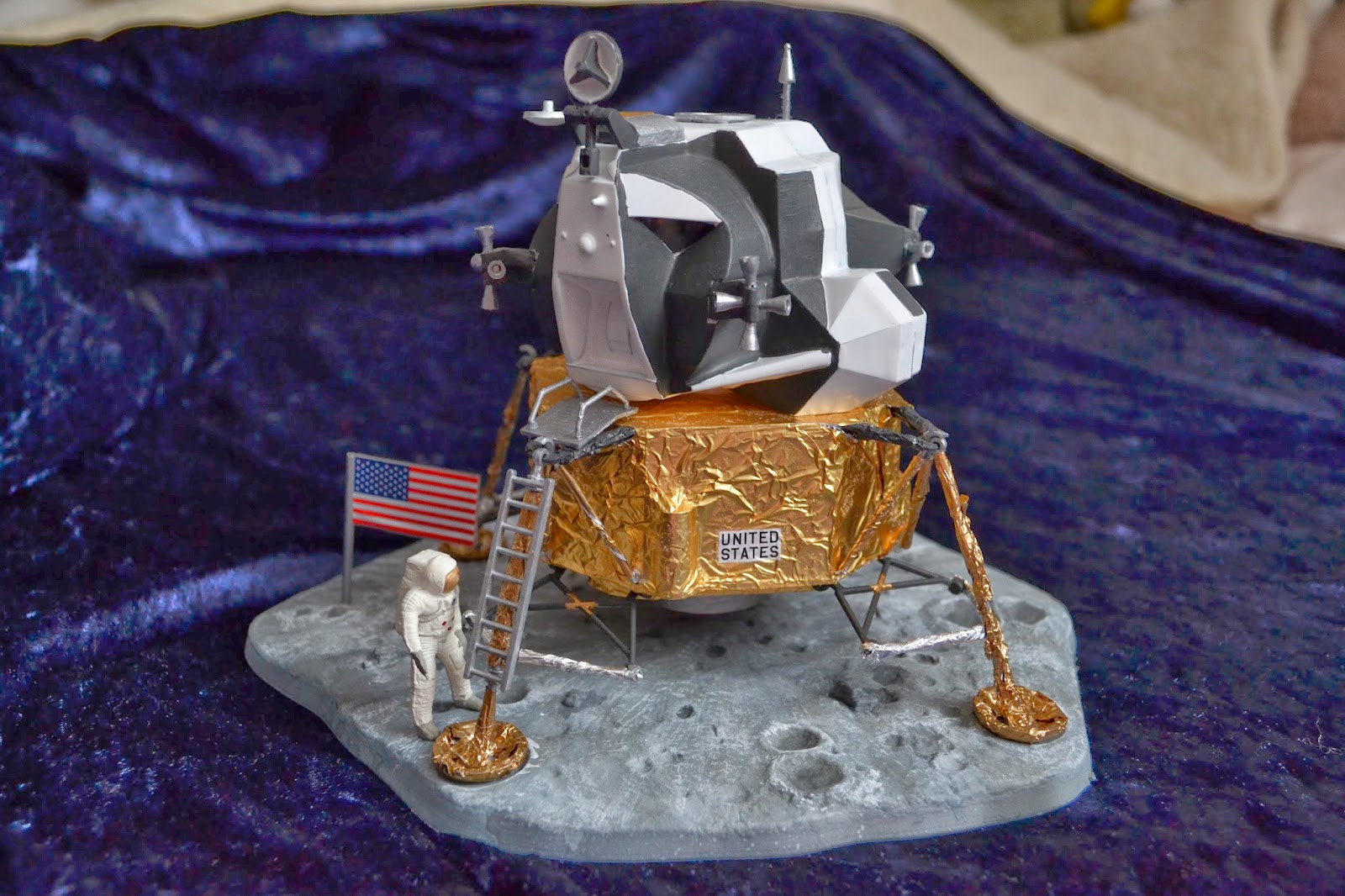 Happyscale-Modellbau: Lunar Landing Module "Eagle" - Revell 1/48 built ...