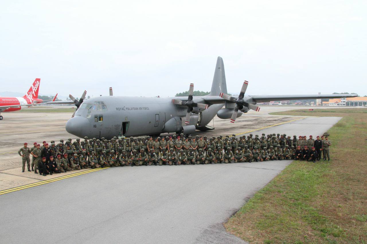 DEFENSE STUDIES: Batalion ke-18 RAMD Rasmi Jadi Batalion Infantri Para ...