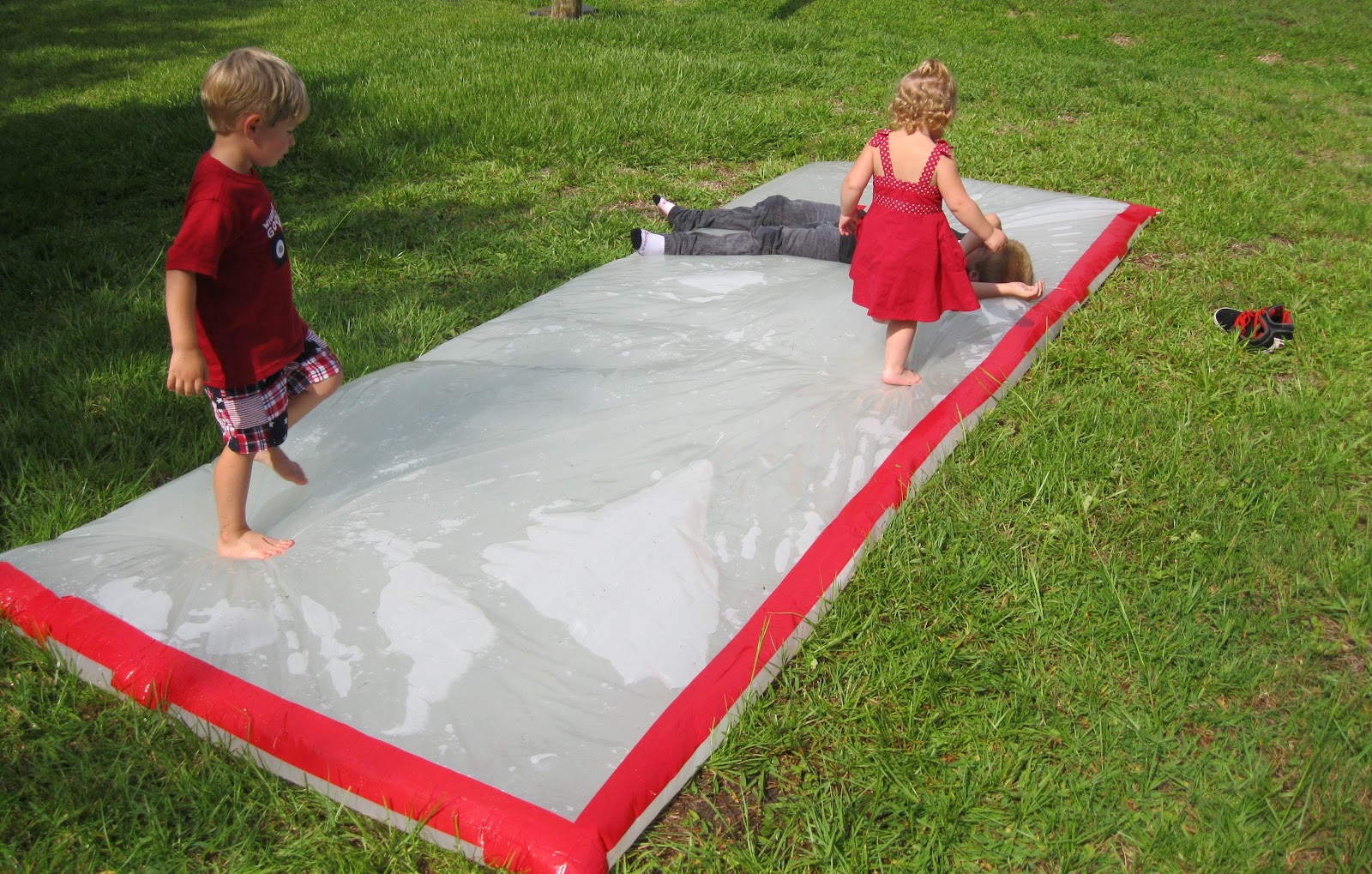 Momma's Fun World: Sensory water bag fun for HOT day