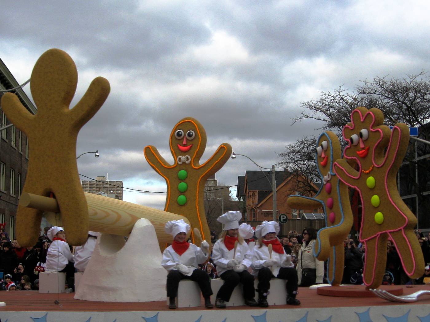 Shari's Chocolate Box: ♬ Santa Comes to Town