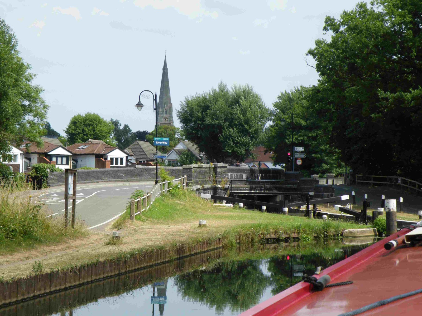 Travelling the Canals of England: A Diversion on the Wey Navigation
