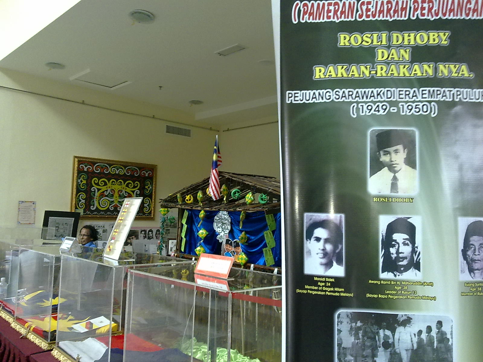 Memaknakan kehidupan dengan banyak memberi...: Minggu pameran Rosli ...