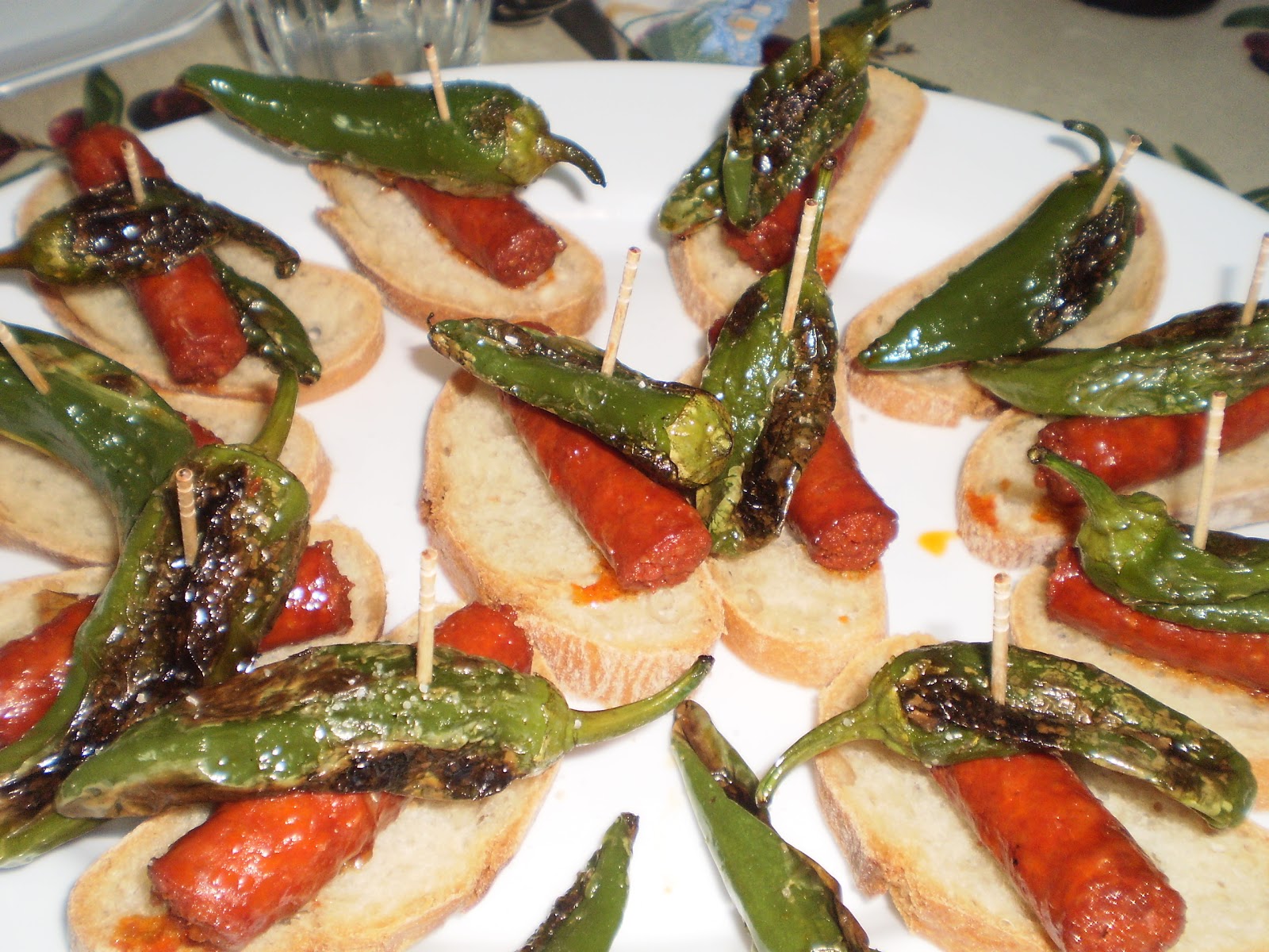 COCINA SIN TONTERIAS: Montadito de chistorra con Pimientos de padron