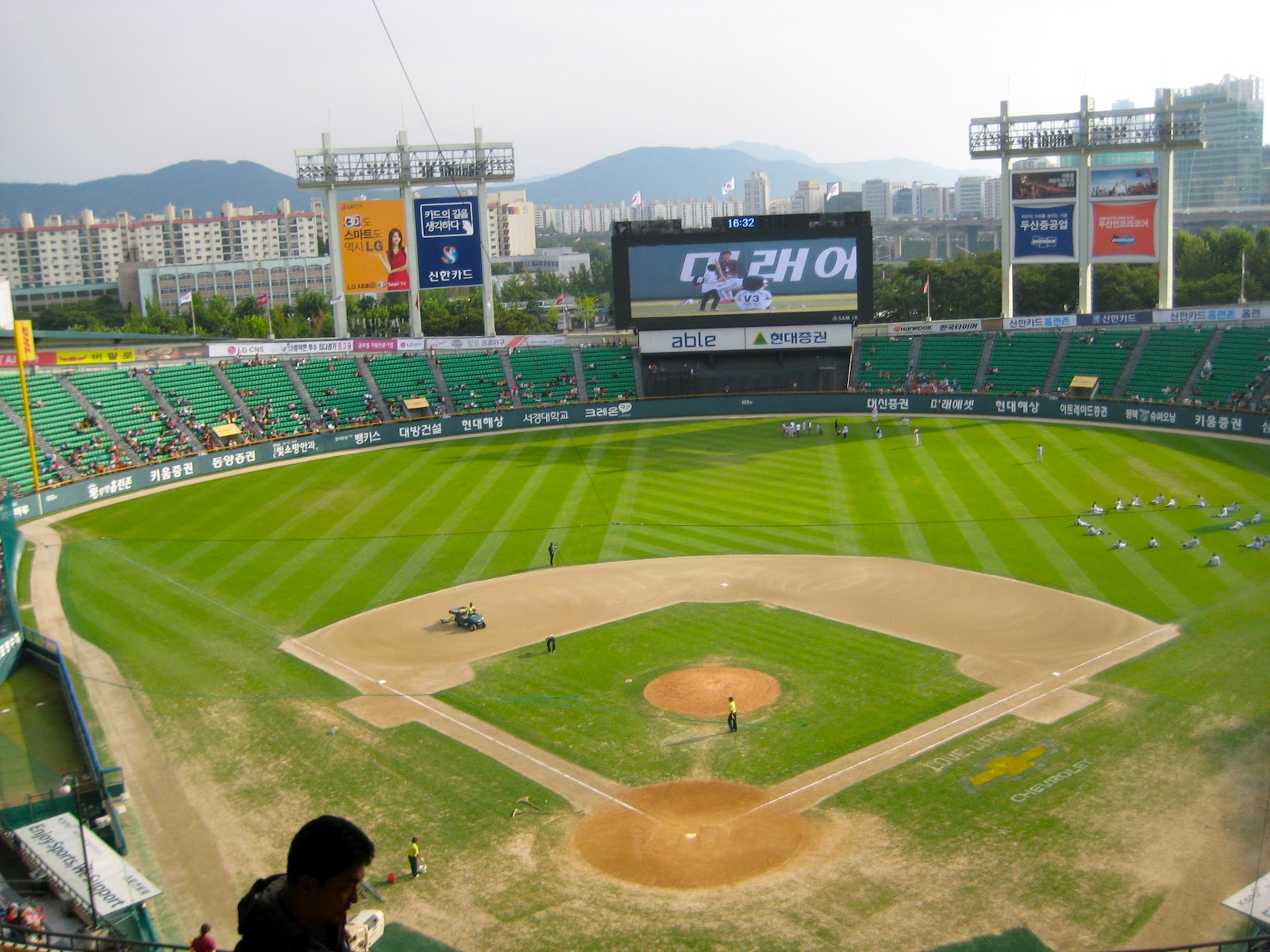 The Indefinite Life: Baseball games in Korea